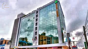 Quarto quádruplo luxo | Fachada