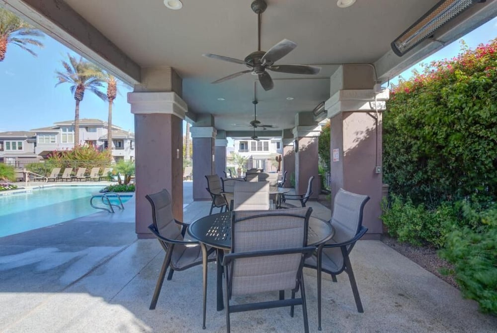 Scottsdale Condo Overlooking Golf Course - Scottsdale, AZ