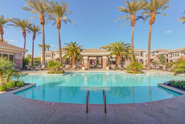 Scottsdale Condo Overlooking Golf Course - Phoenix, AZ