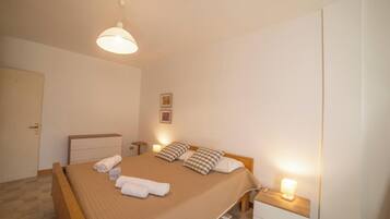 2 quartos, roupa de cama fornecida