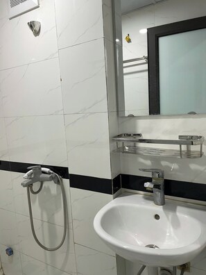 Um polibã, artigos de higiene pessoal grátis, um secador de cabelo 