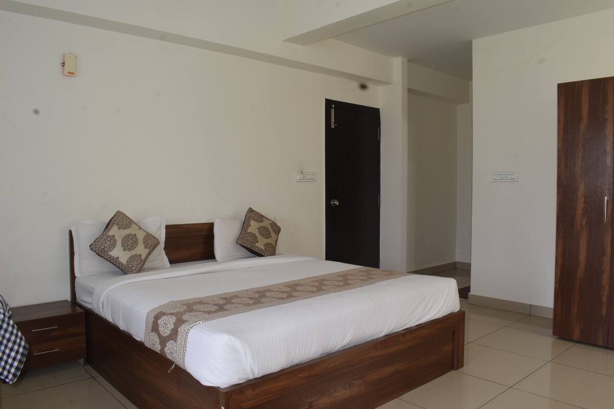Quarto casal básico | Wi-Fi de cortesia