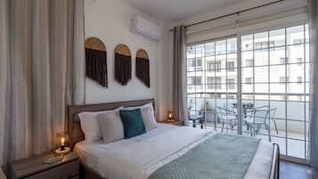 Apartamento, 2 quartos, cozinha, Vista para a cidade | Com decoração personalizada, com mobília individualizada