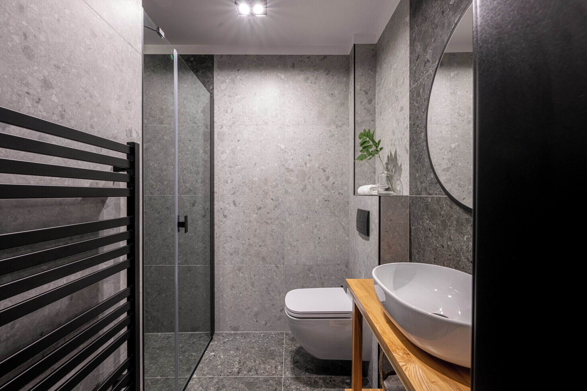 Apartamento Clássico | Casa de banho | Um secador de cabelo, toalhas fornecidas, sabão, papel higiénico 