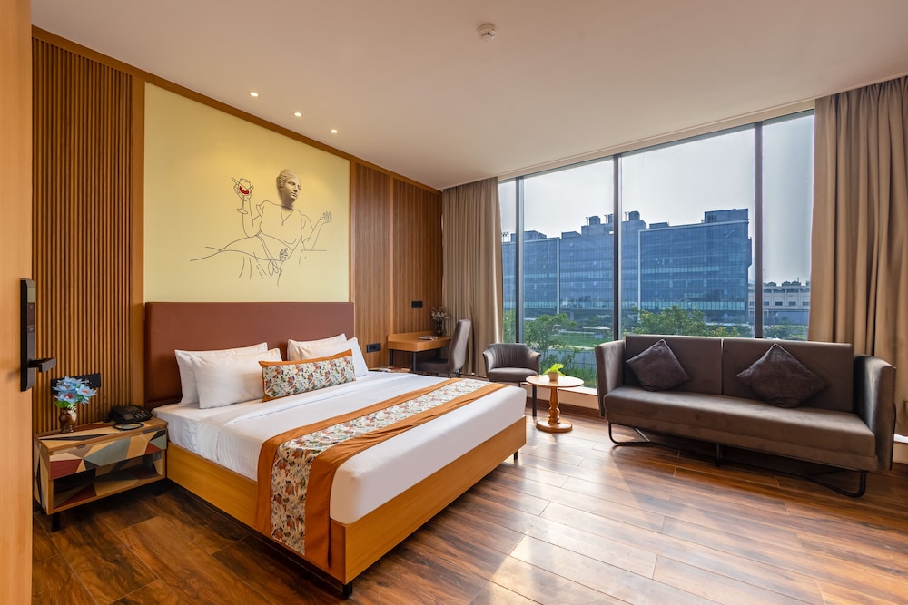 Saltstayz Autograph Advant & Sector 144 - 諾伊達