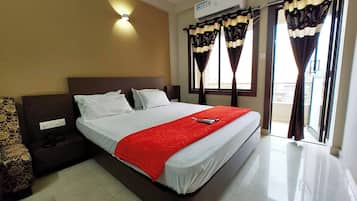 Quarto Duplo Deluxe | Roupa hipoalergénica, cofre no quarto, secretária