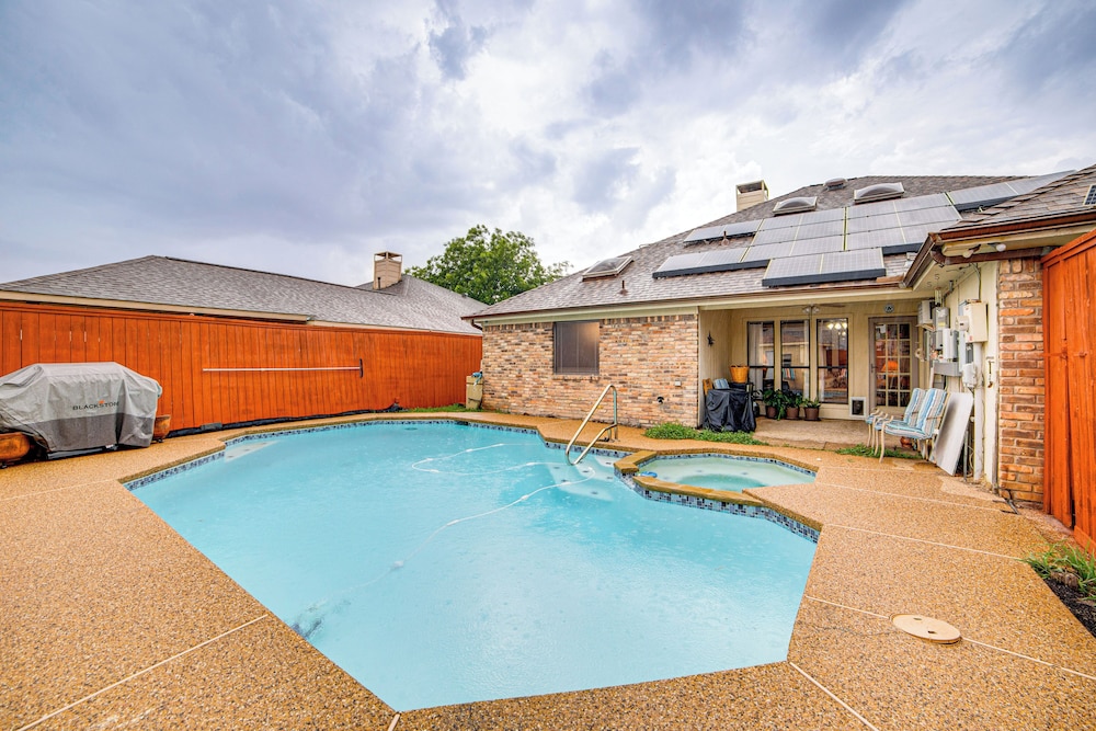 Pet-friendly Home W/ Pool - 8 Mi To Central Plano! - Allen, TX