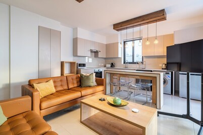 Beachcomber 2-BR Apartment in Larnaca