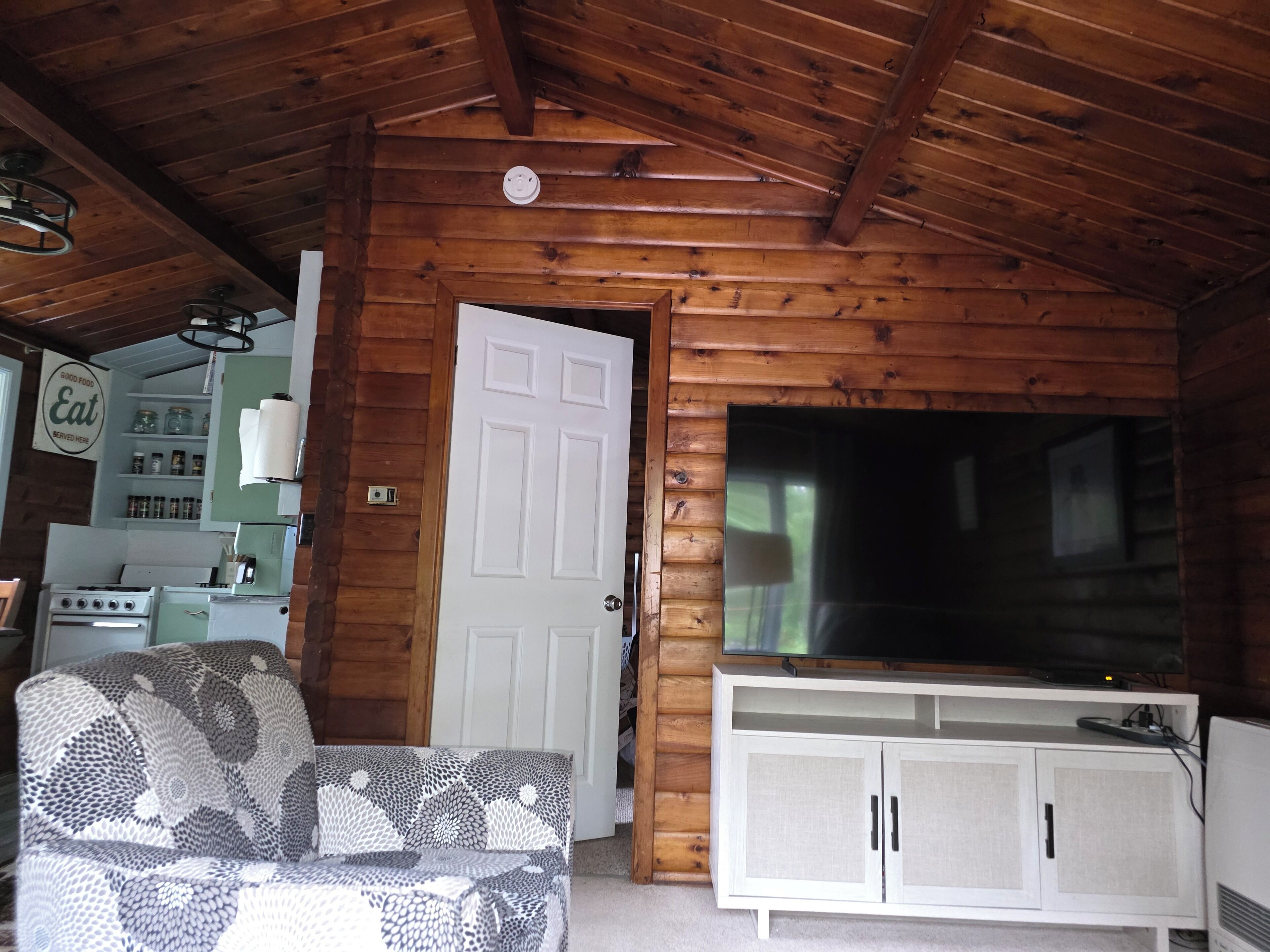 Moose Cabin Inn Is A Cozy 1 Bedroom/1 Bathroom Cabin Style Apartment.\nkenai, Ak - Kenai, AK