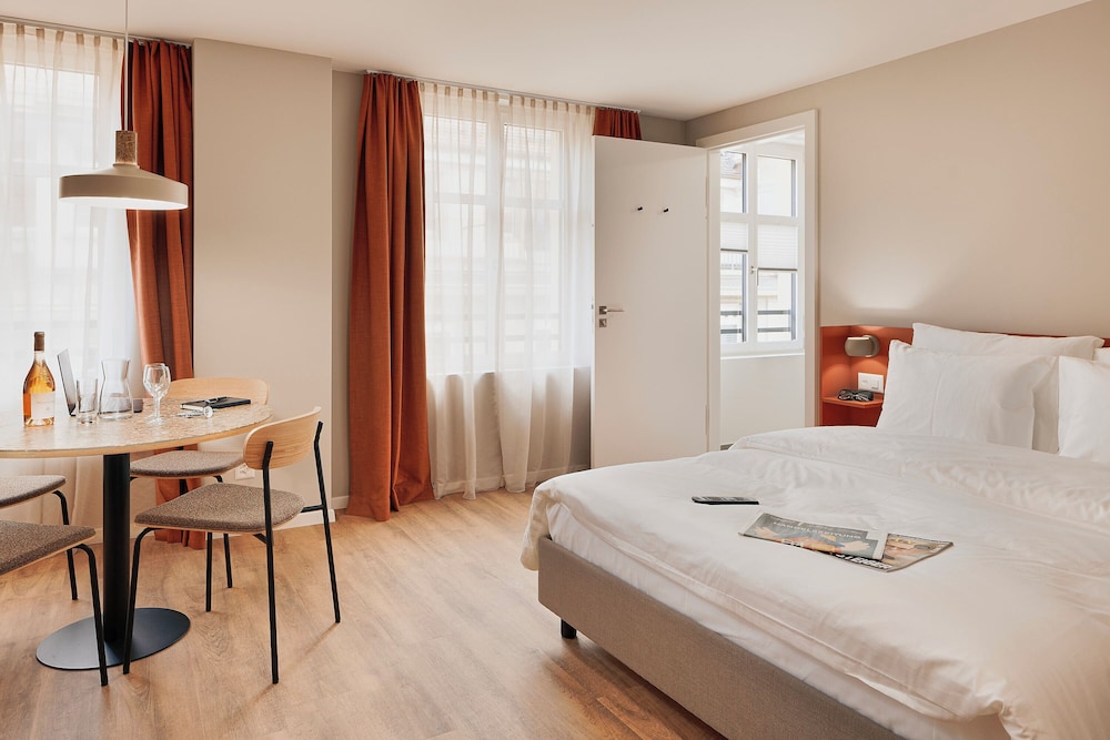 Stay Sunday - Zurich main station