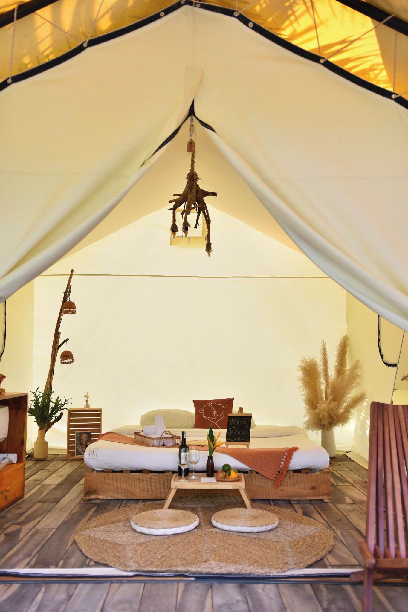 Quarto casal superior, sacada, vista para o rio | Individualmente decorados, Wi-Fi de cortesia, roupa de cama