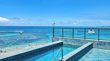 Vista para praia/oceano