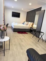 Suíte luxo | Frigobar (abastecido com itens grátis), cofres nos quartos
