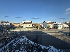 Double Room with Private Bathroom | Vista para a rua