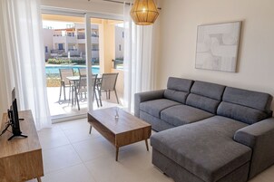Apartamento de Luxo, vista para a piscina | Vista do quarto