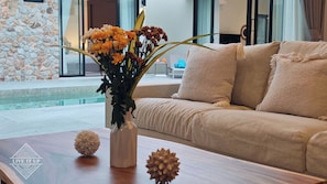 Villa Comfort, 3 quartos, piscina privativa | Cofre no quarto, com decoração personalizada