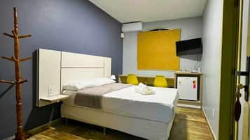 Quarto casal ou duplo conforto, 1 quarto | Espaço de trabalho para notebook, Wi-Fi de cortesia