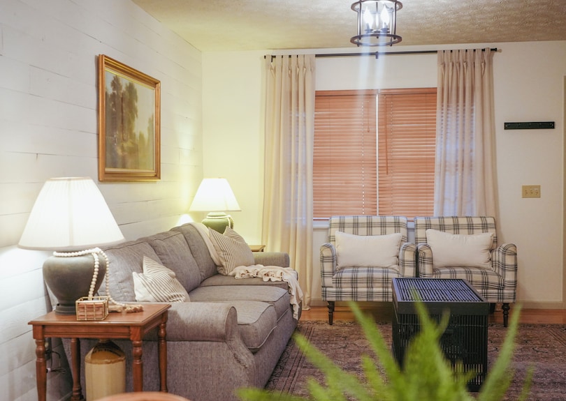 Cozy Cottage 5 Minutes To Dollywood With Fire Pit, Private Deck, And Coffee Bar - Tennessee