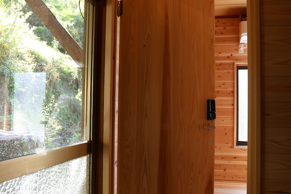 Quarto duplo básico, vista para a montanha | Edredons de pluma, Wi-Fi de cortesia, roupa de cama