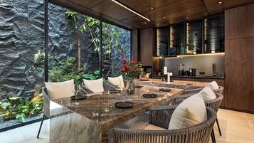 Three-Bedroom Villa Grey | Sala de jantar
