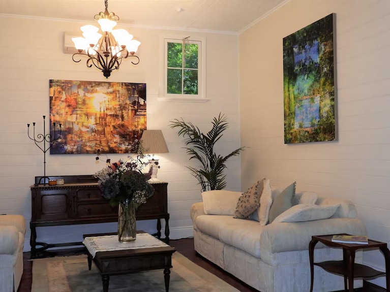 Cottage By The Bowser - Romsey