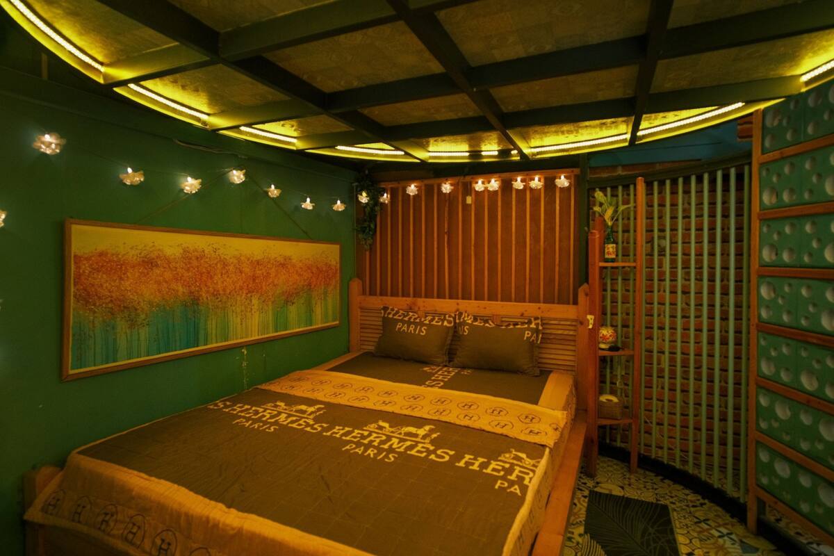 Quarto Familiar, Vista para a cidade | Roupa hipoalergénica, minibar, com decoração personalizada