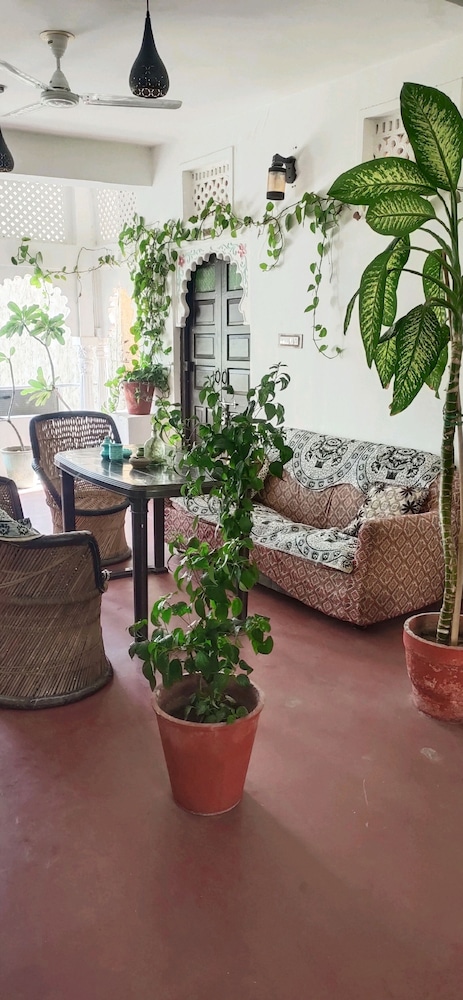Hotel Lake Star Bistro - Udaipur