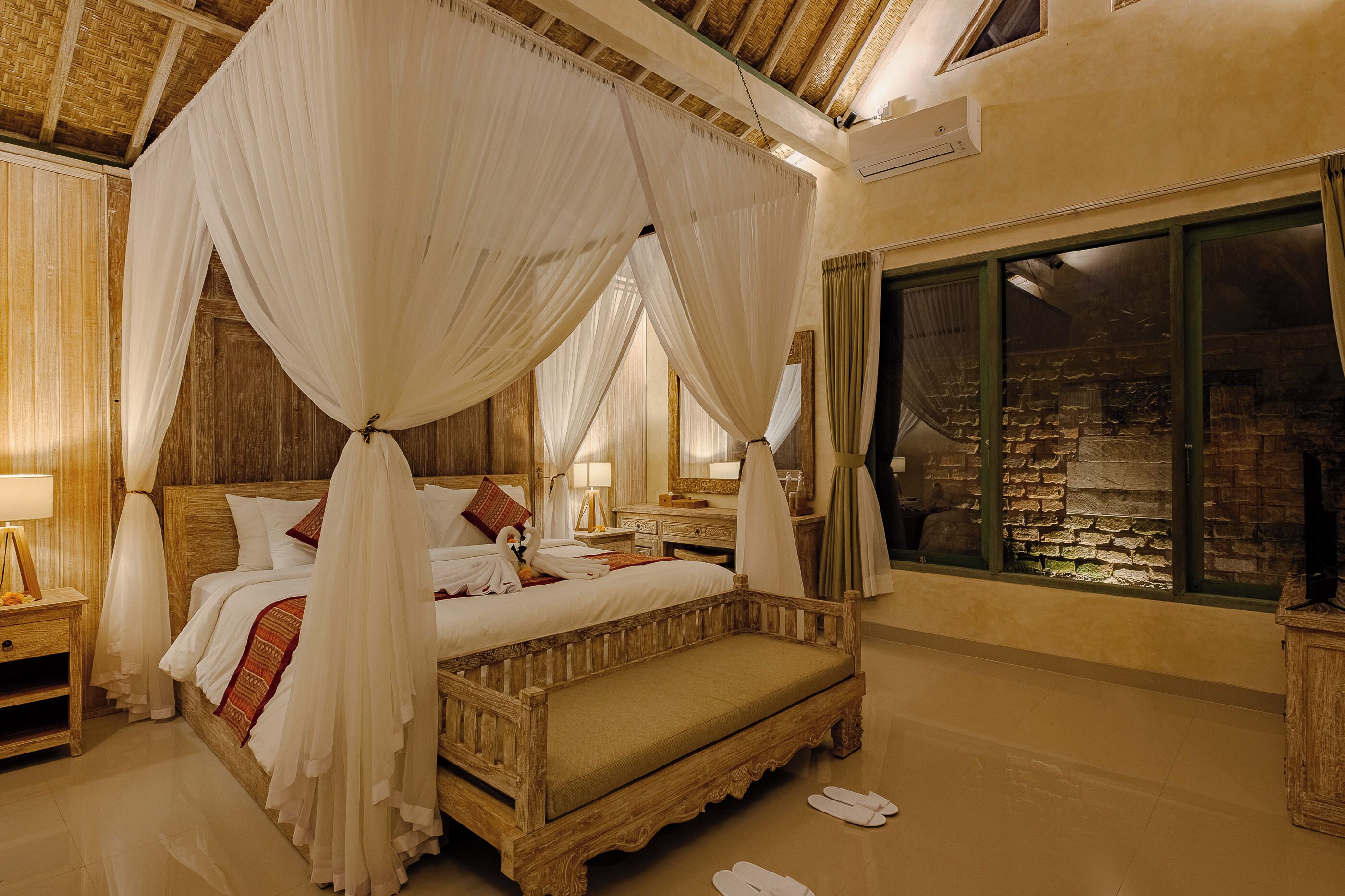 Quartos à prova de som, Wi-Fi de cortesia, roupa de cama