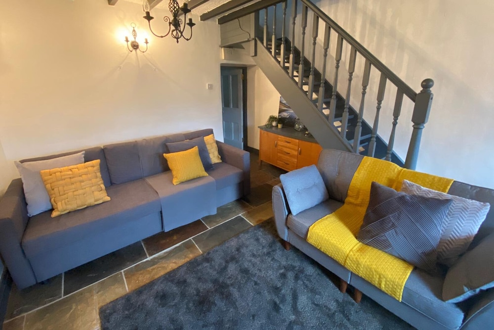 Cottage - Sleeps 4 - Pet Friendly - Terrace - England