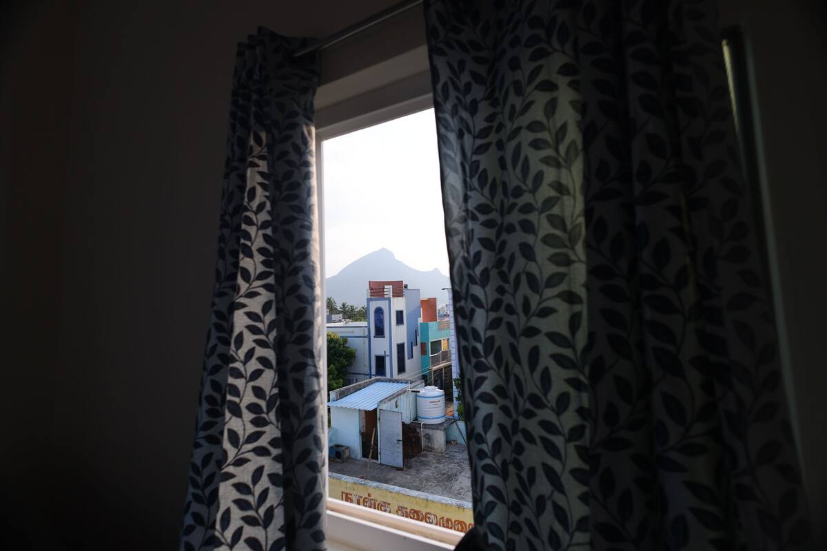 Quarto Clássico com Cama de Casal, varanda, Vista para a cidade | Secretária, Wi-fi grátis
