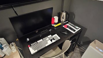 Quarto Duplo Deluxe | Secretária, secretária adequada para computadores portáteis