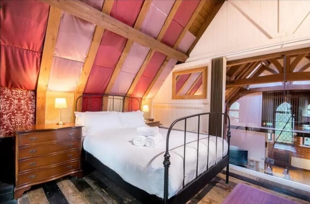 Curbridge Chapel a converted chapel - Curdridge | Vrbo