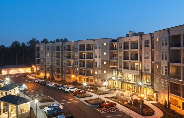 Landing Weston Lakeside Apartments - Cary, NC