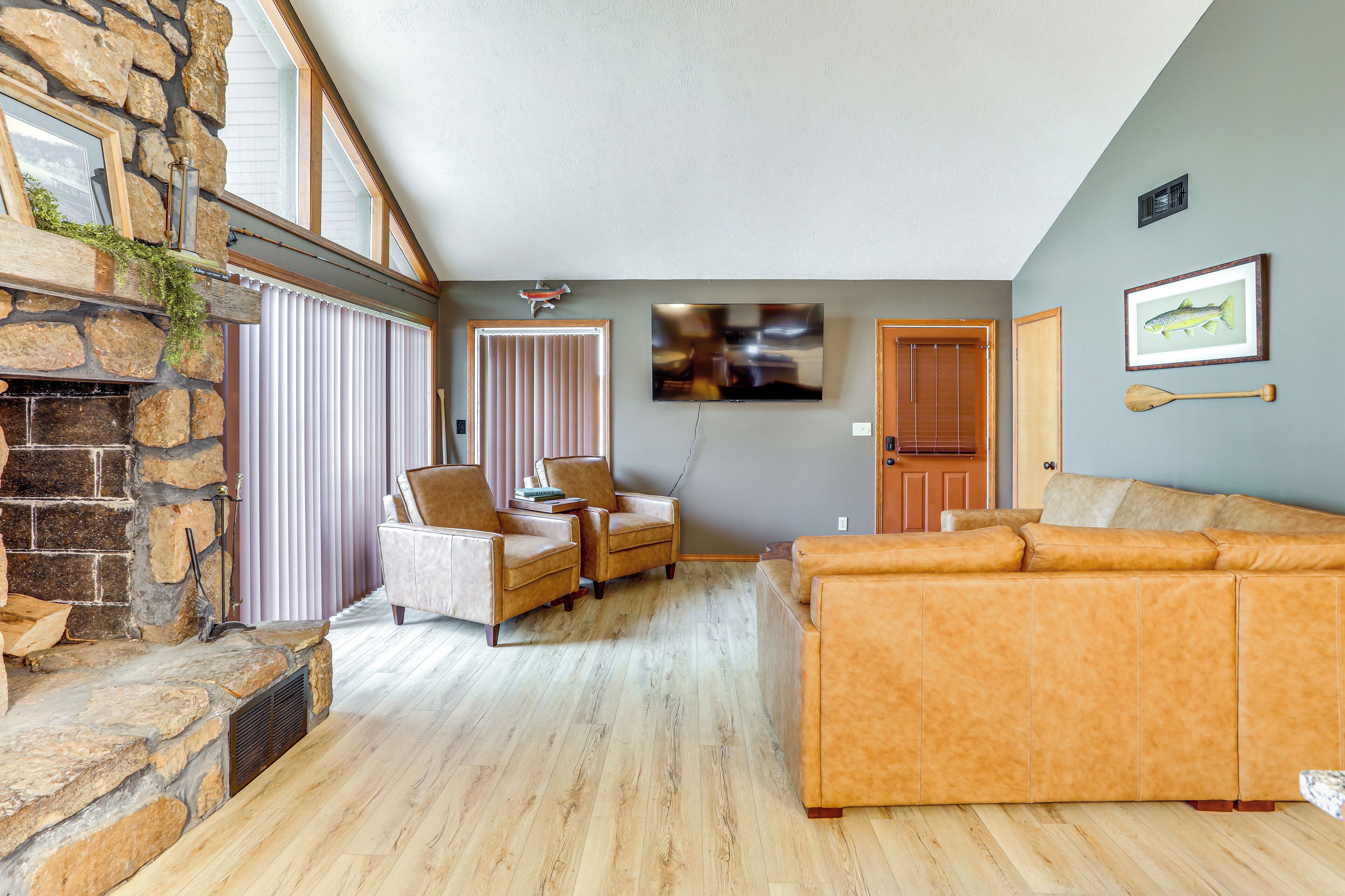 Steps To White River: Cabin Retreat W/ Dock Access - Bull Shoals, AR