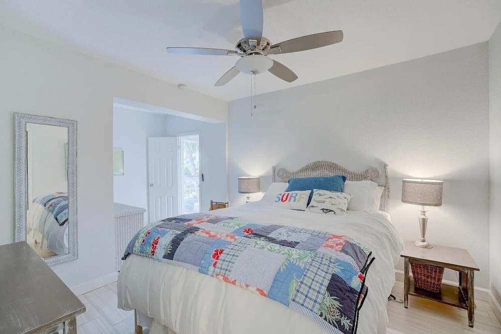 Charming 2-bedroom townhome with outdoor deck and a short walk to the ...
