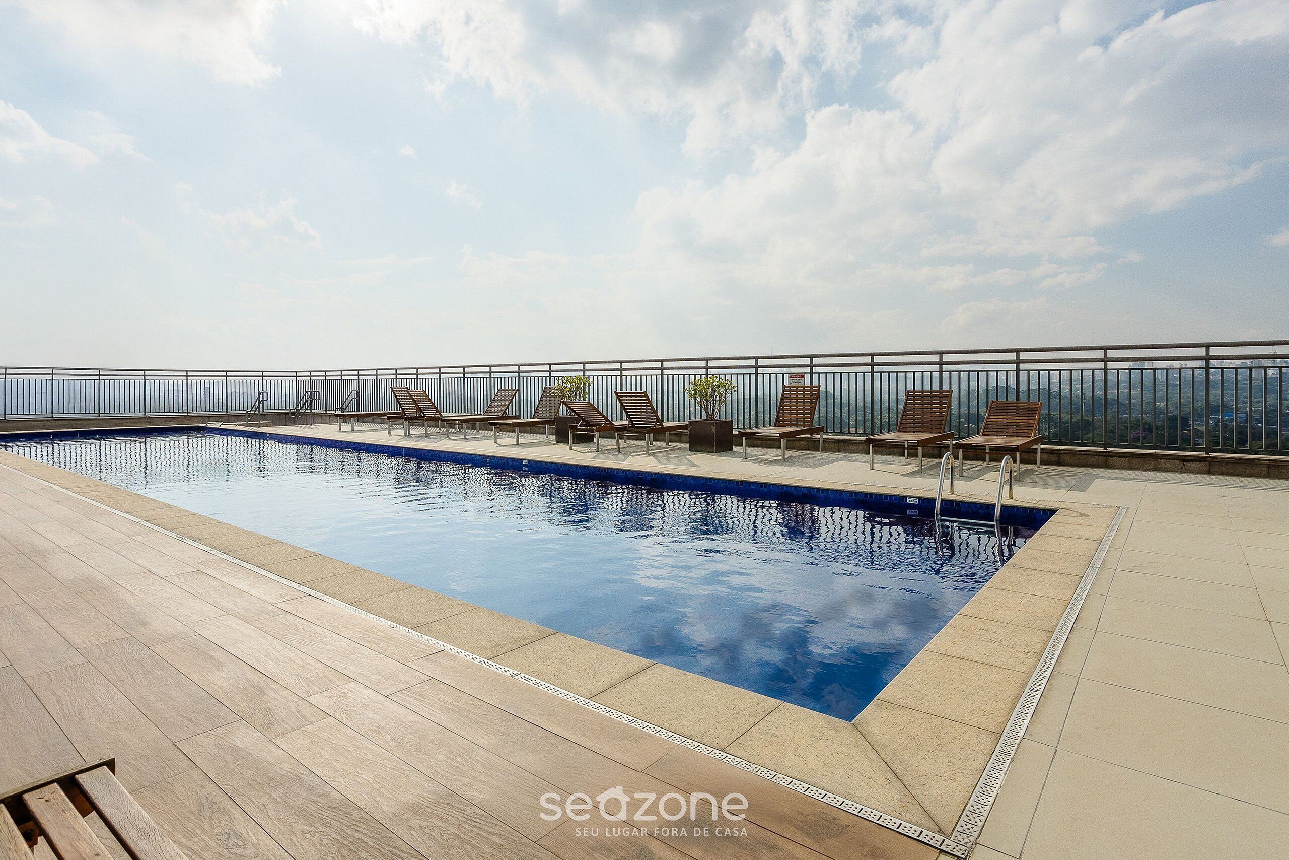 Apartamento Básico | Piscina | Piscina exterior 