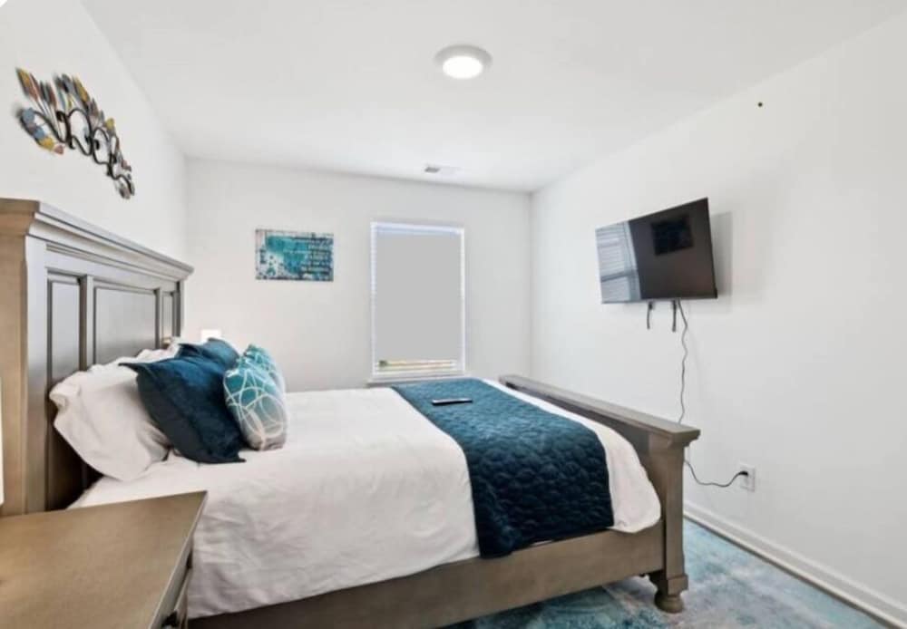 NEW 3-BR townhome in delightful Spring Hill with WiFi, AC and many amenities - Spring Hill | Vrbo