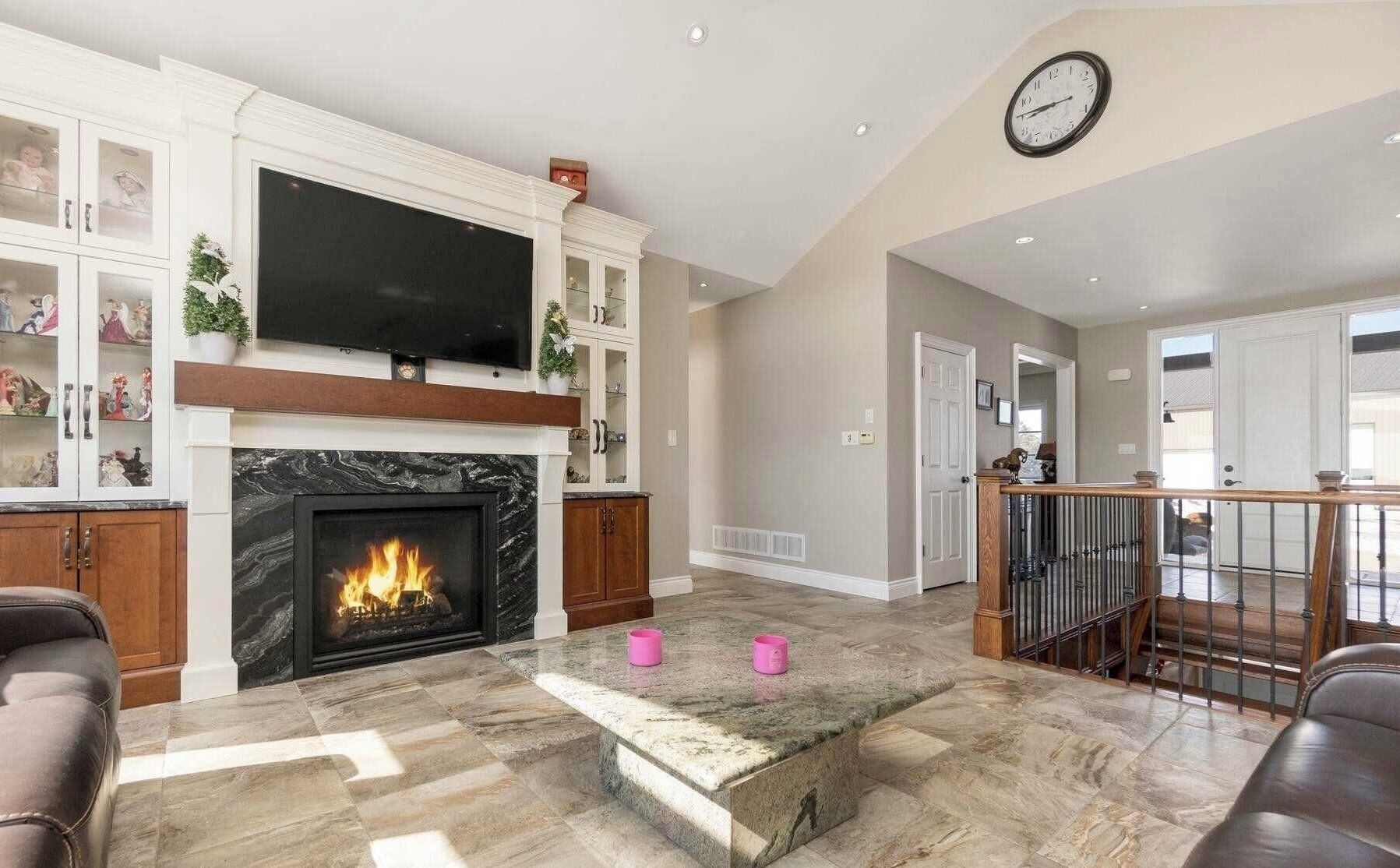 Luxurious Farmhouse On 100 Acres- 45 Mins From North Of Gta - Shelburne