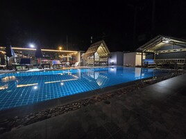 Piscina exterior, toldos gratuitos, espreguiçadeiras 