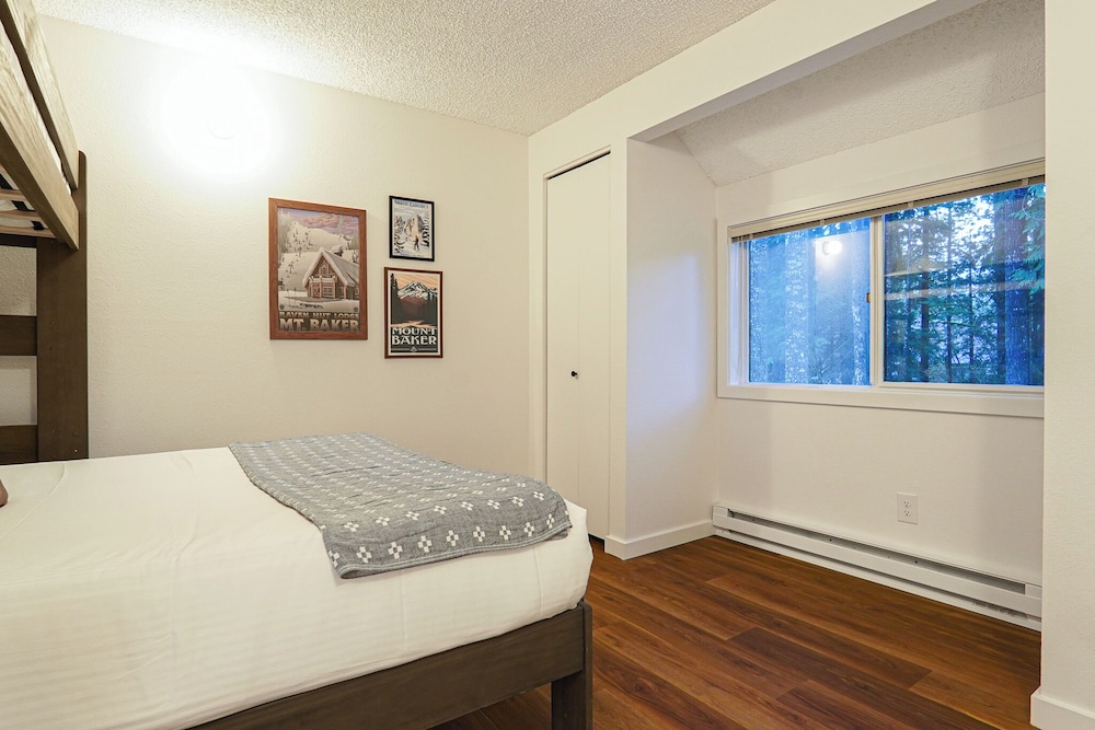 Modern Mountain Retreat in Snowater – Newly remodeled Condo Near Mt ...