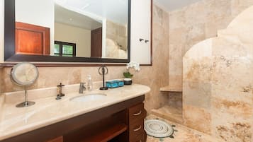 Villa, 2 quartos | Casa de banho | Toalhas fornecidas
