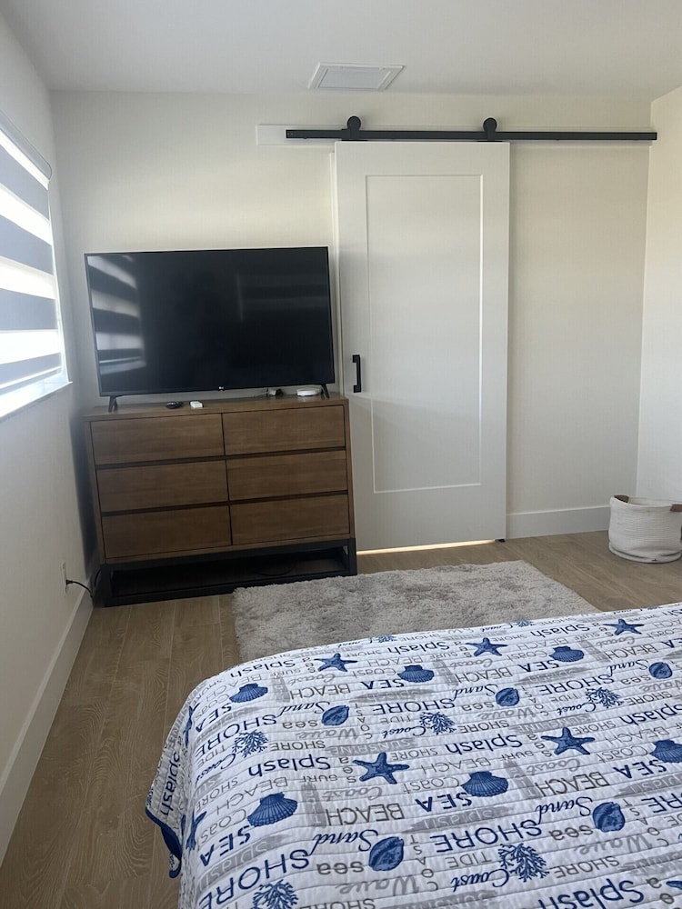 Updated 2 Bed Home Cape Coral Yacht Club area. Heated Pool - Waterfront ...