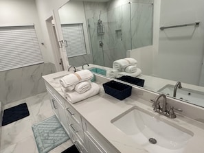 Casa, 3 quartos | Casa de banho | Artigos de higiene pessoal grátis