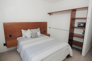 Cofre no quarto, cortinas/cortinados opacos, quartos insonorizados