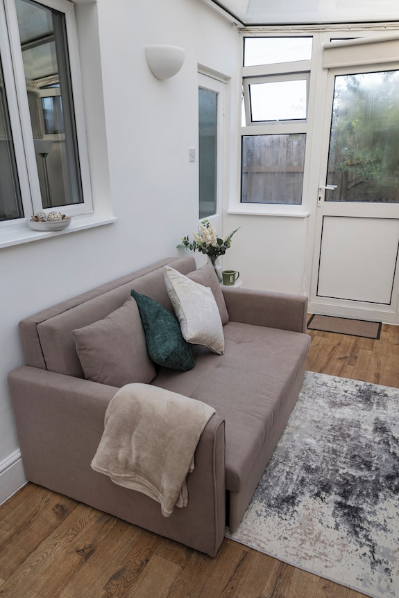 Botanica Convenient Centre Stay Free Parking / 2 Private Gardens - Swindon