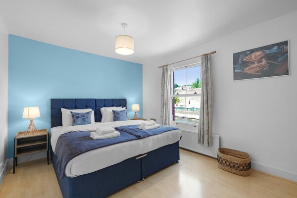 Charming 3 Bed House At Blakes Cottages - Reading