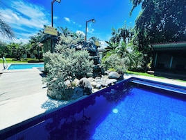 2 piscinas externas