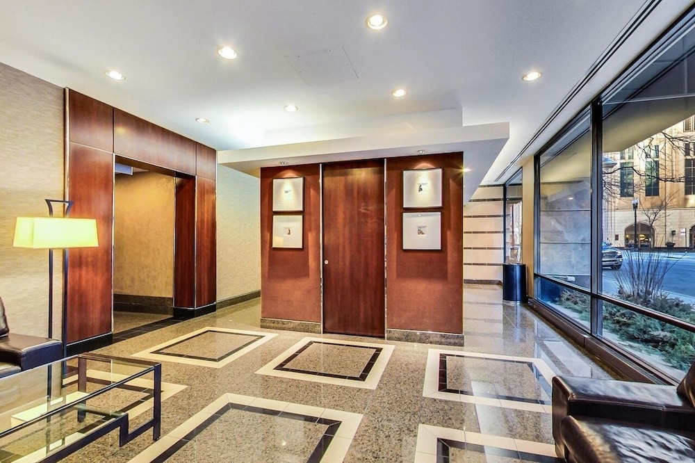 Fully Furnished Gold Coast Luxury Condo with Sunset View Ideal for 30 ...