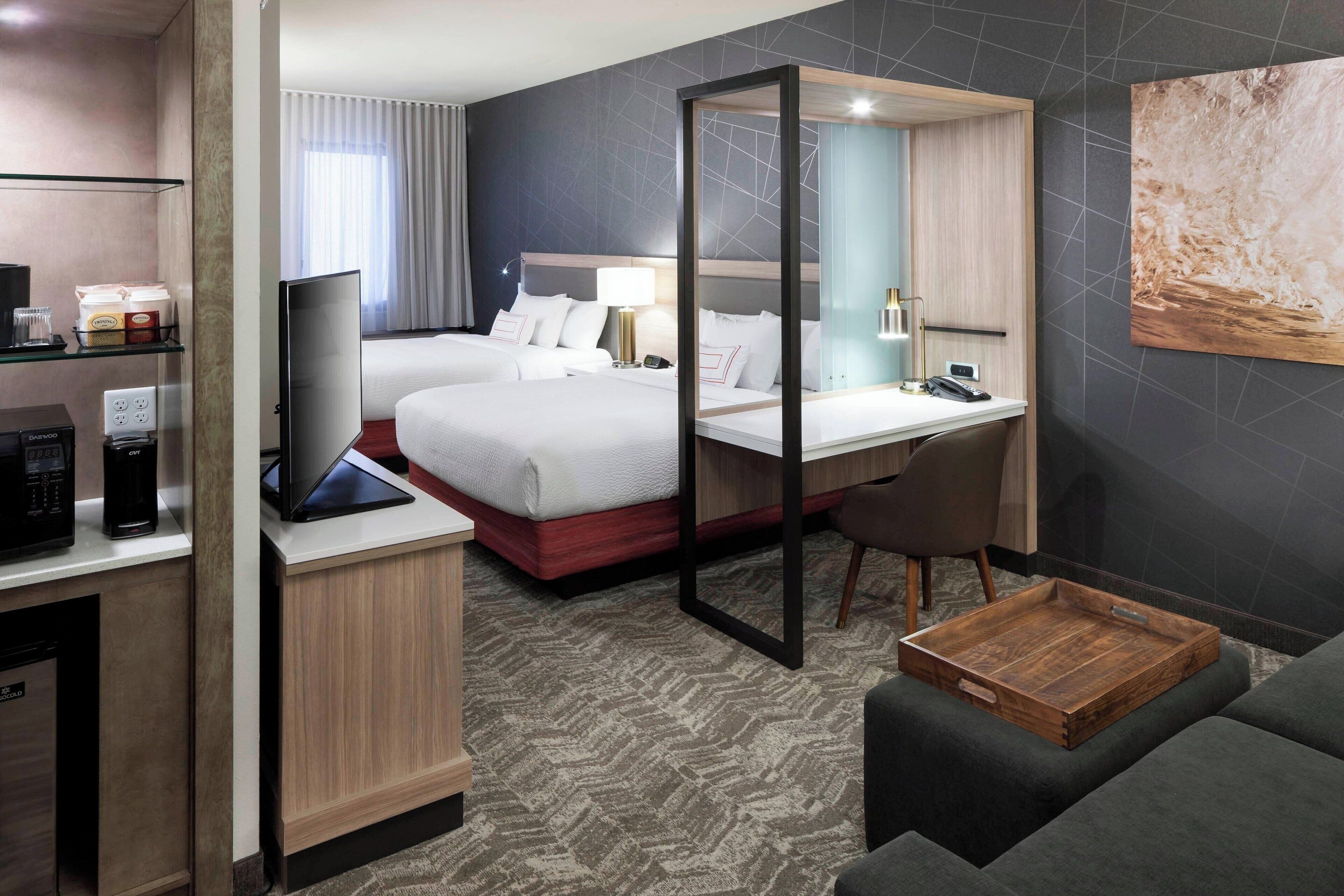 Walk To Beach! Four Great Units! Complimentary Buffet Breakfast, Pool - Clearwater, FL