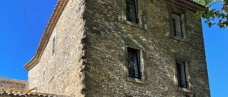 Fachada da propriedade